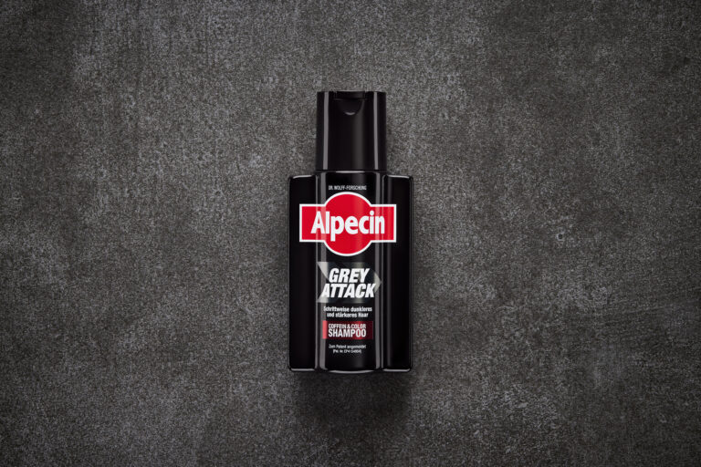 Schrittweise dunkleres und stärkeres Haar mit Alpecin Grey Attack - Dr ...